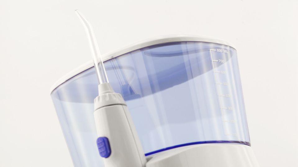 5 Benefits of Water Flossing and Why You Should Do It